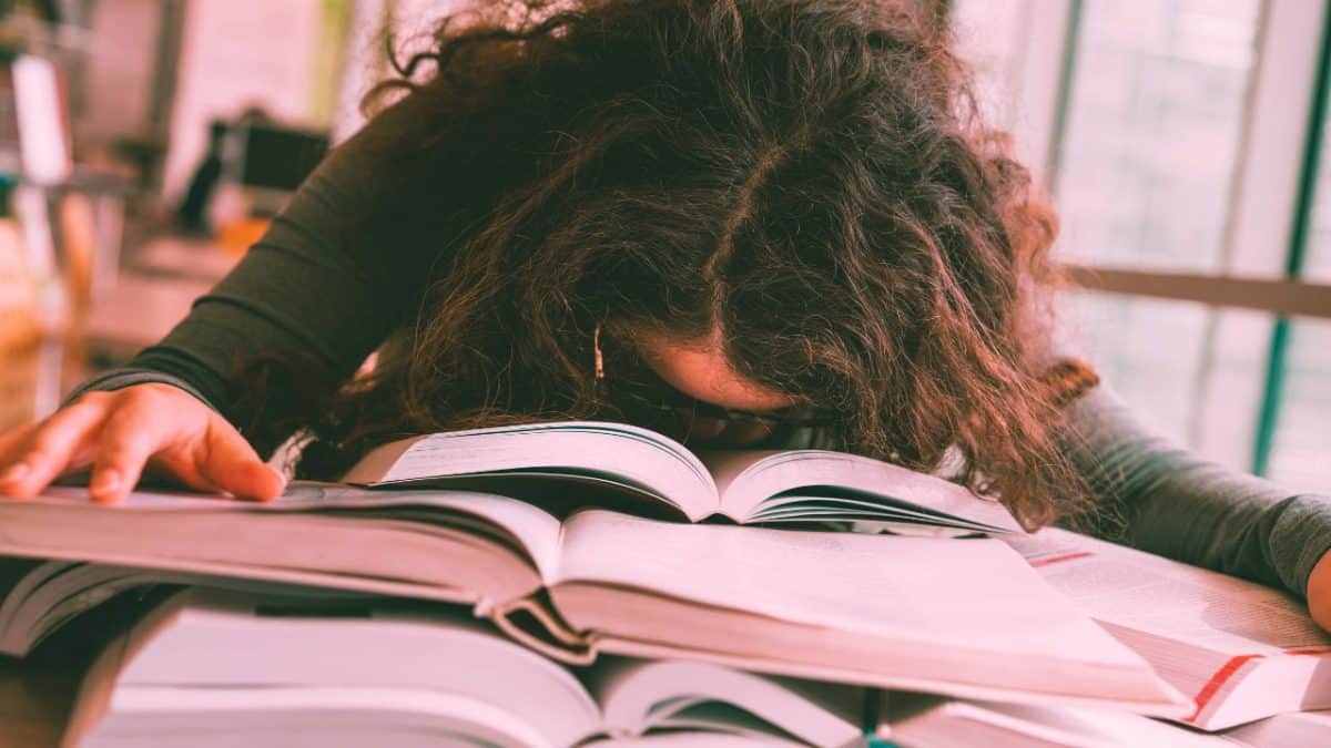 11 Warning Signs Of Mental Exhaustion You Shouldnt Ignore